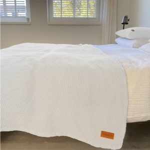 Zoek je een moderne witte sprei? Ga dan voor de bedsprei Denver Wit!
